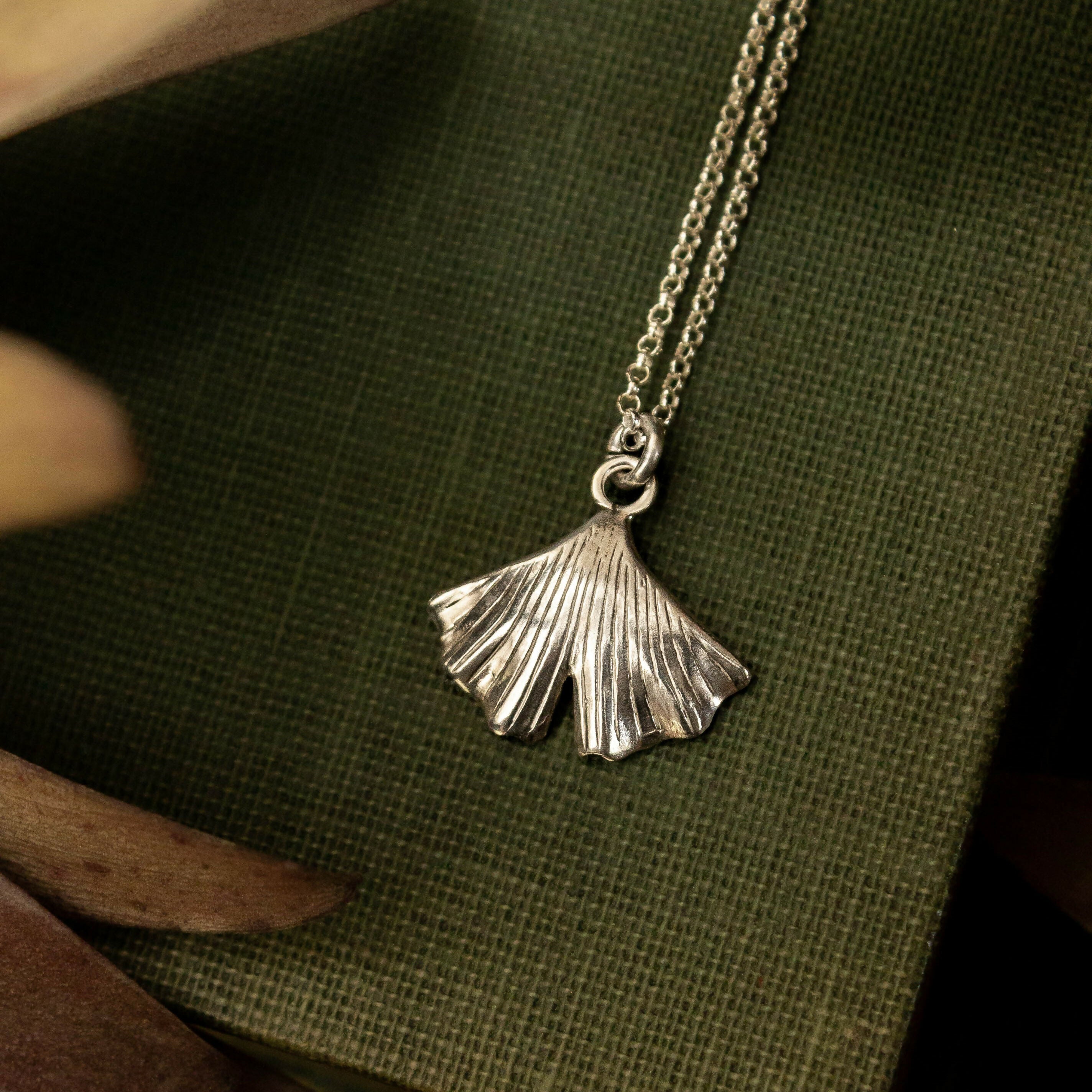 Colgante Ginkgo Mini – Creado en Chile